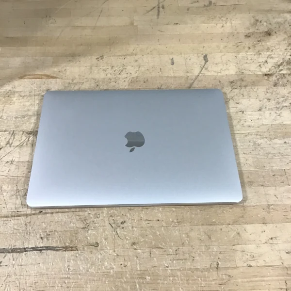 Apple MacBook Pro & MacBook Air (Refurbished) – QTY: 44 – Lot #SO-9764